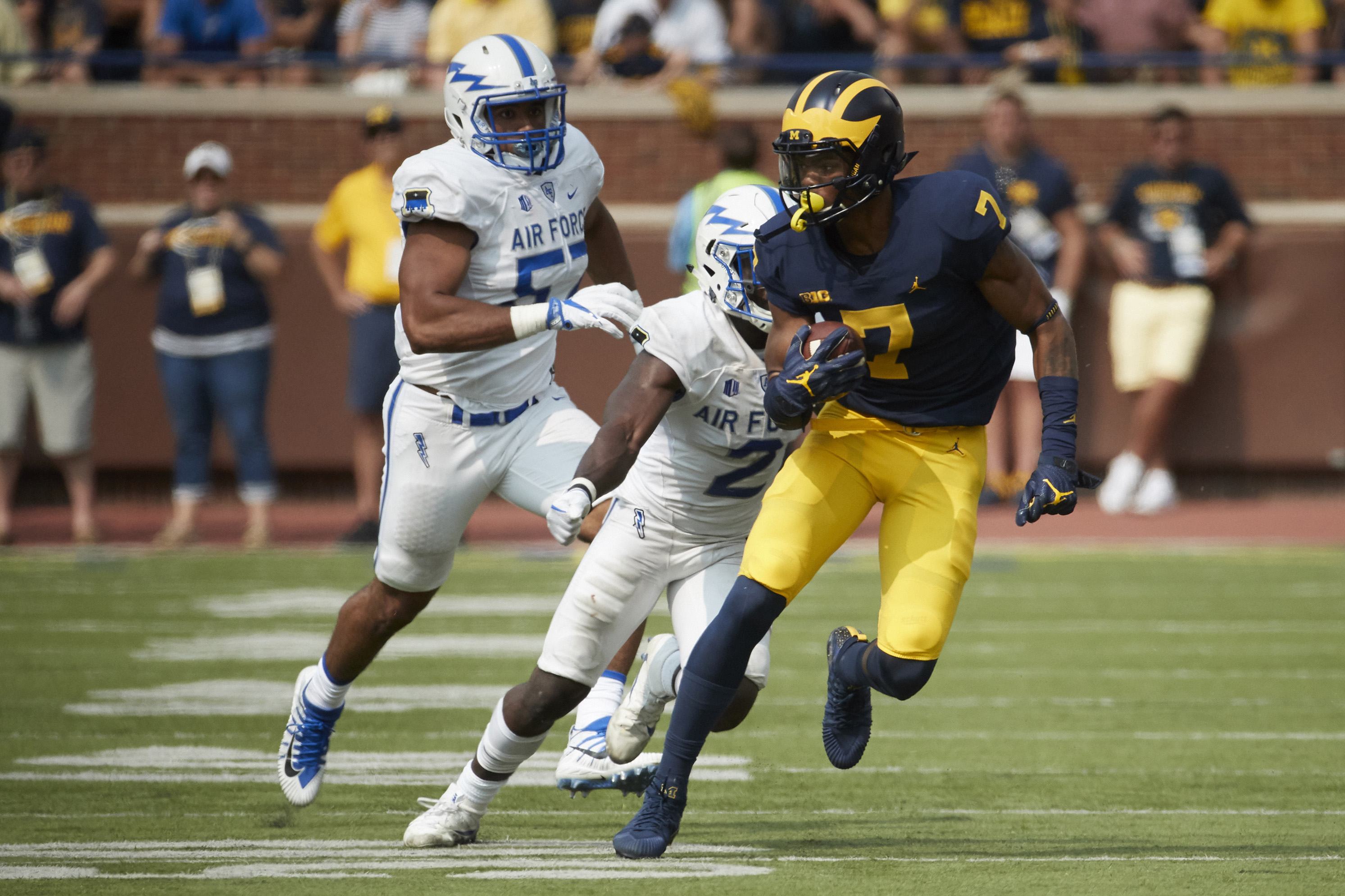 Texas officially announces addition of former Michigan WR