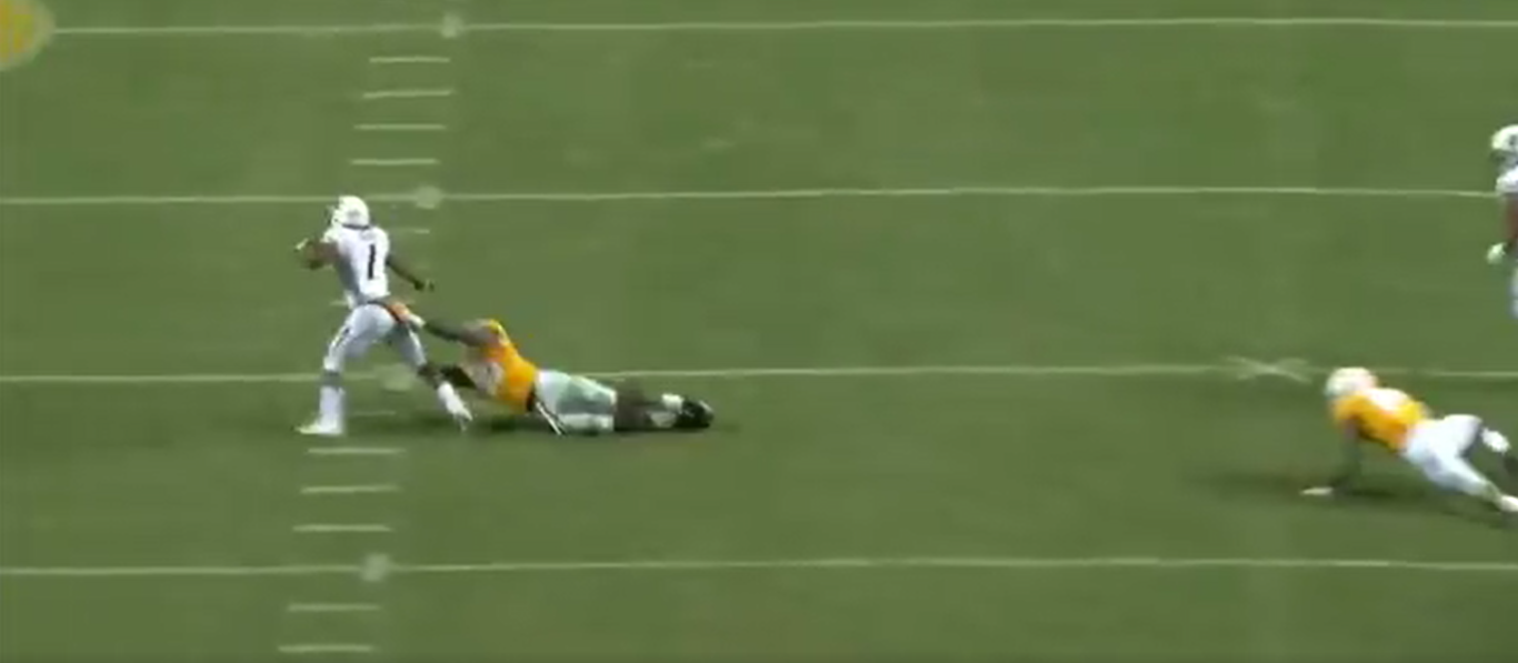 WATCH: Missouri player loses his pants during Tennessee game