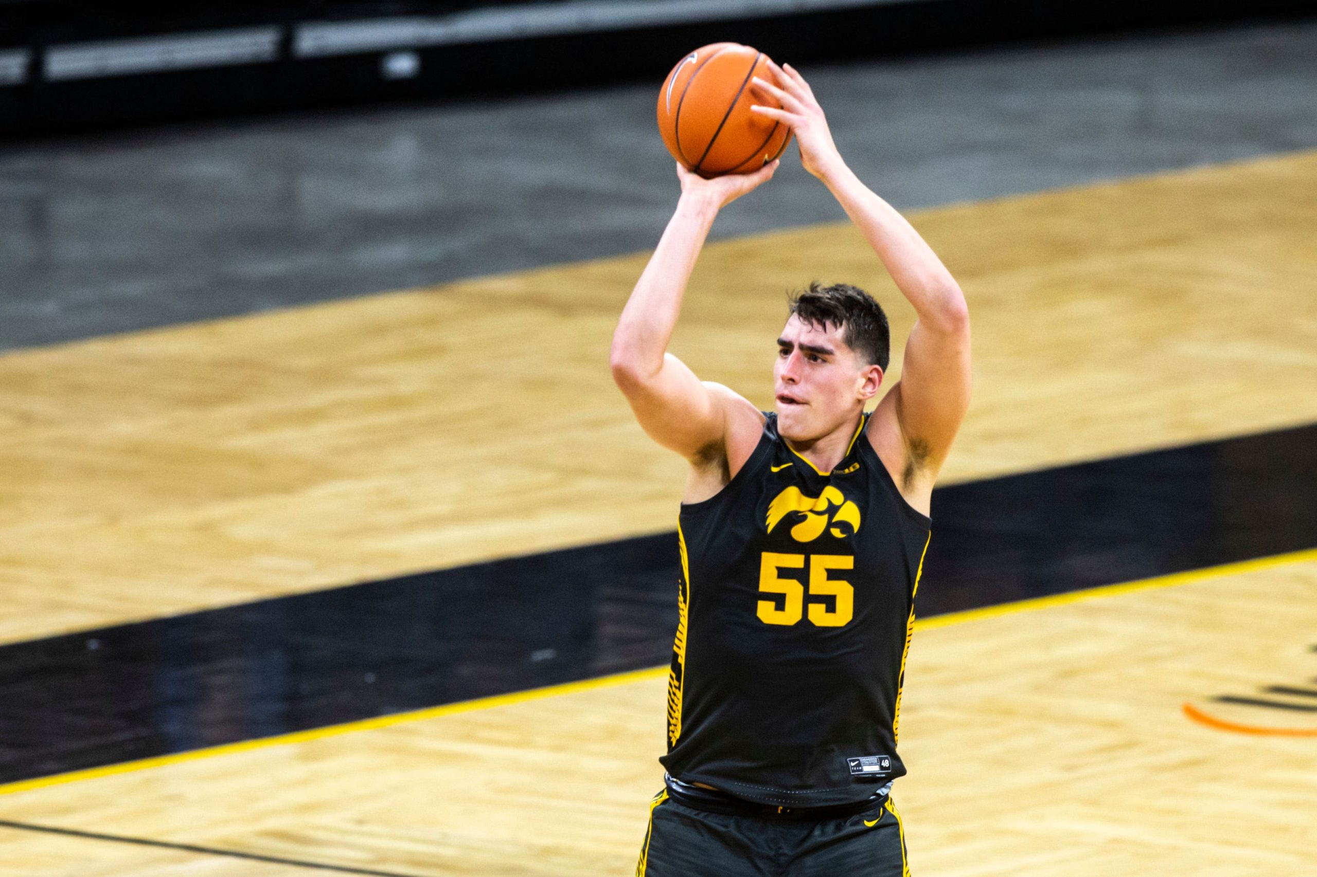 Luka Garza had a monster 1st half in Iowa's trip to Wisconsin