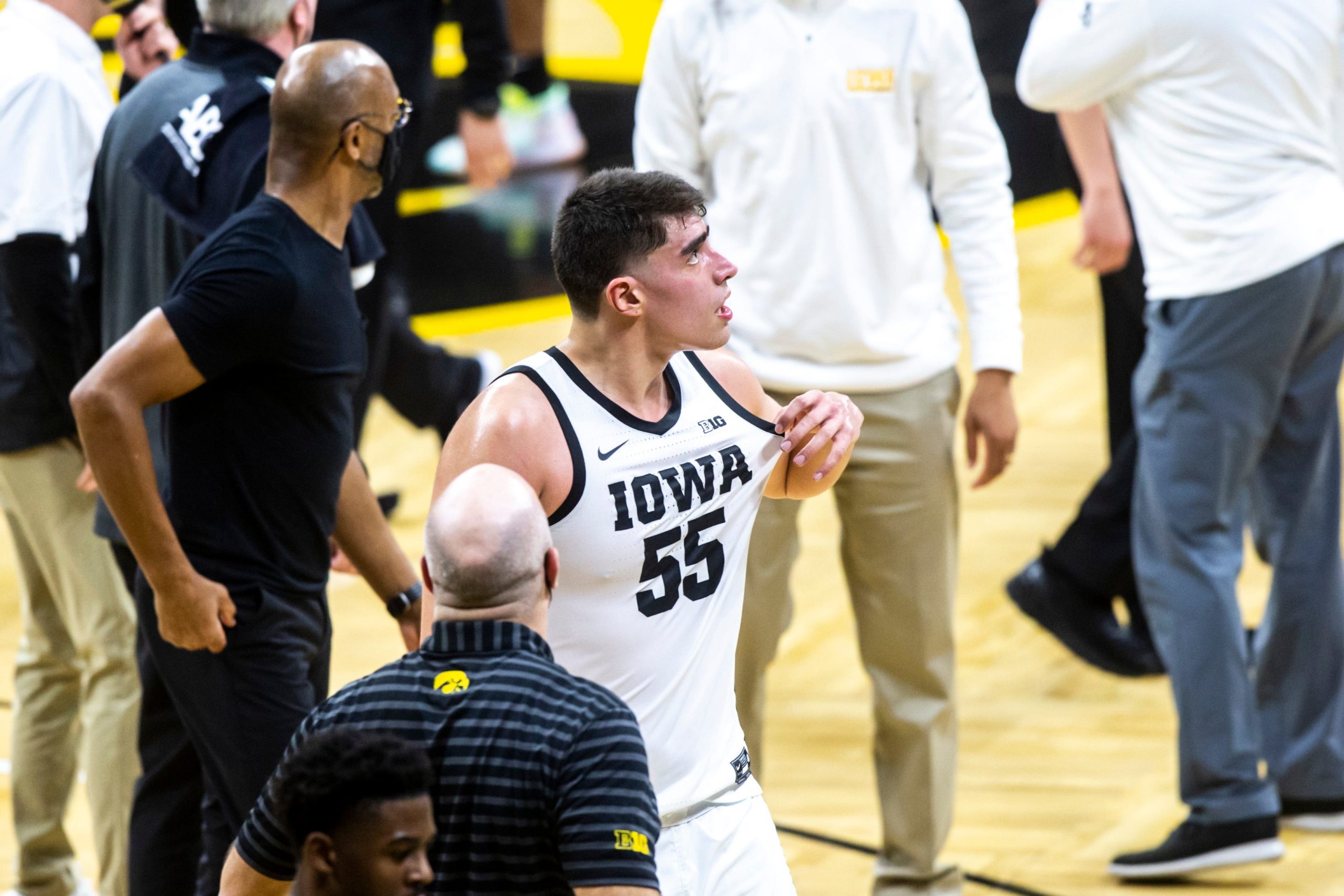 Luka Garza releases statement after passing Roy Marble on Iowa's all ...