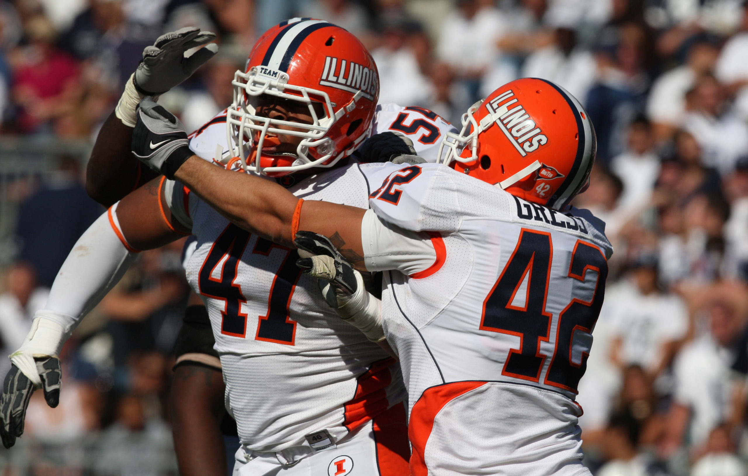 Report: Former Illinois, NFL player dies following arrest