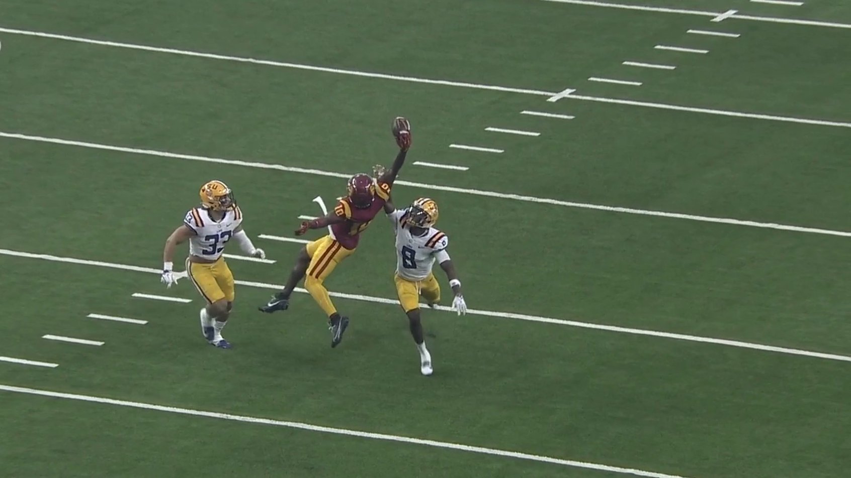 USC receiver brings in early catch of the year contender vs. LSU