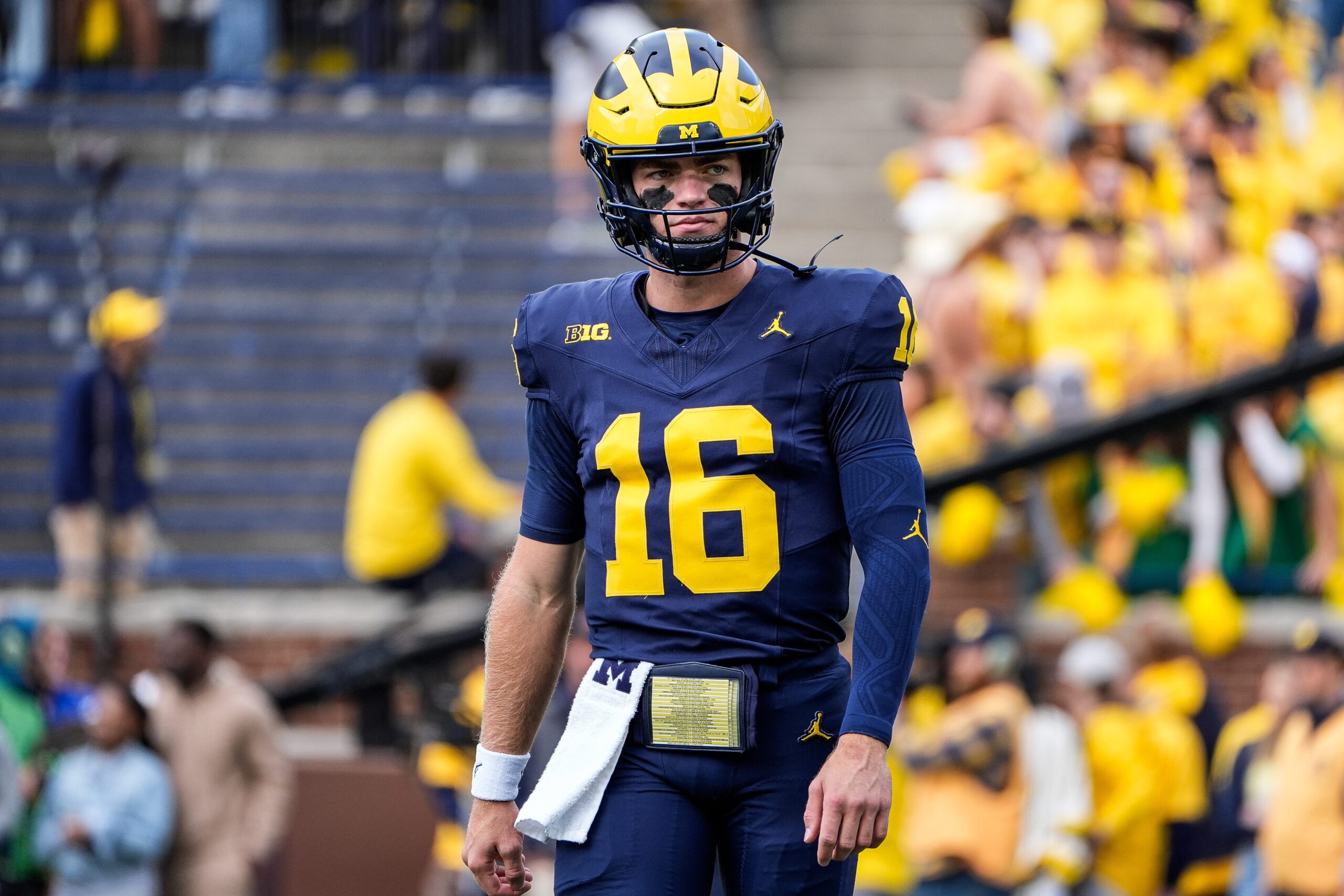 Michigan QB controversy? Davis Warren's Week 2 struggles ignite social ...