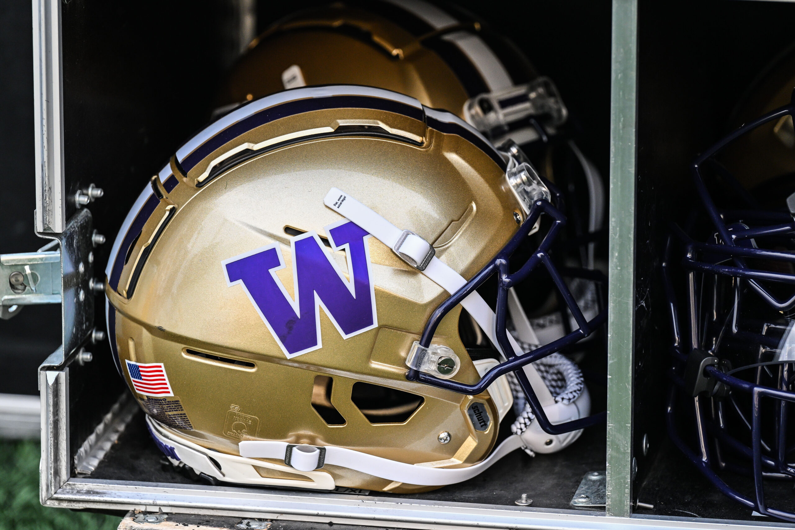 Washington DL Jacob Bandes delivers athletic grab for first career INT ...