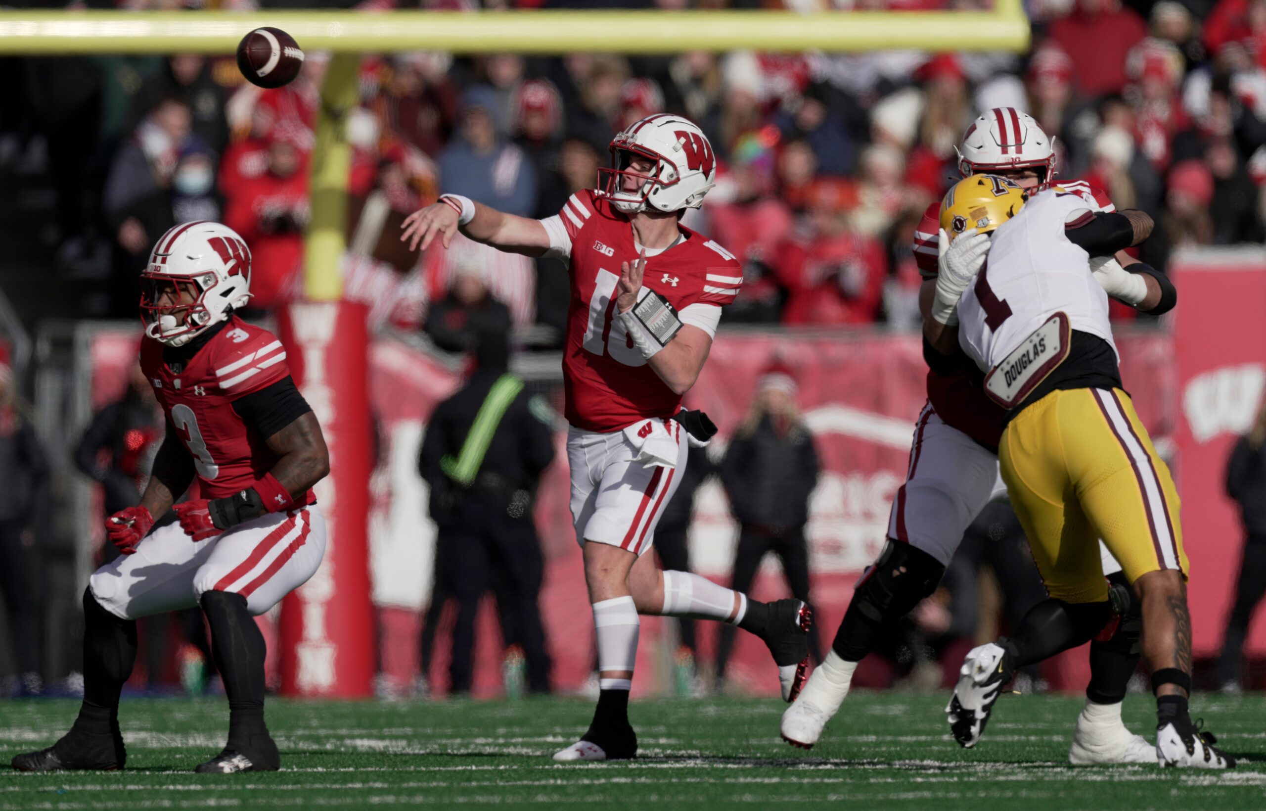 Wisconsin QB Braedyn Locke reveals plans to transfer