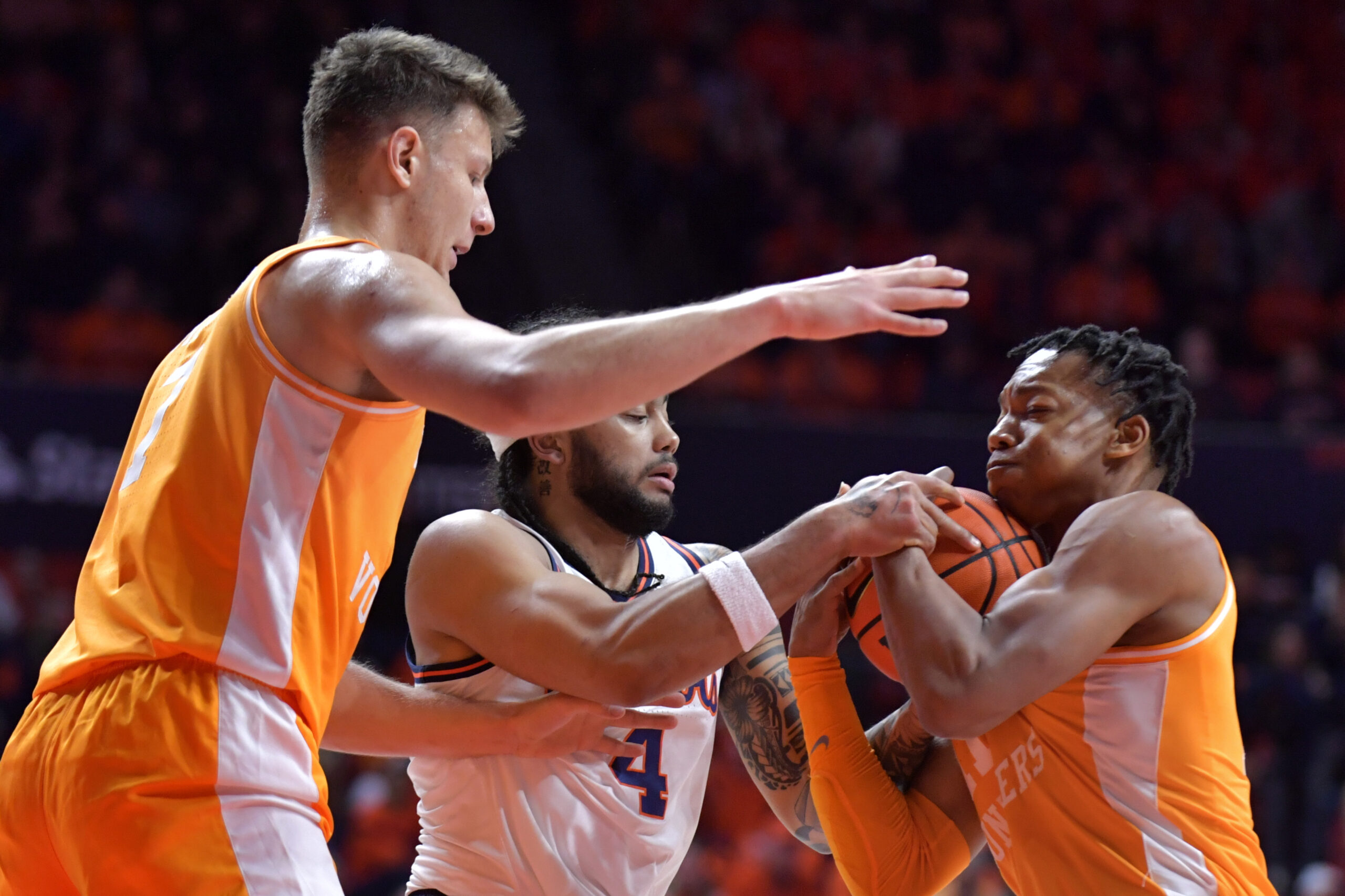 Jordan Gainey goes coast-to-coast, hits game-winner to lift Tennessee ...