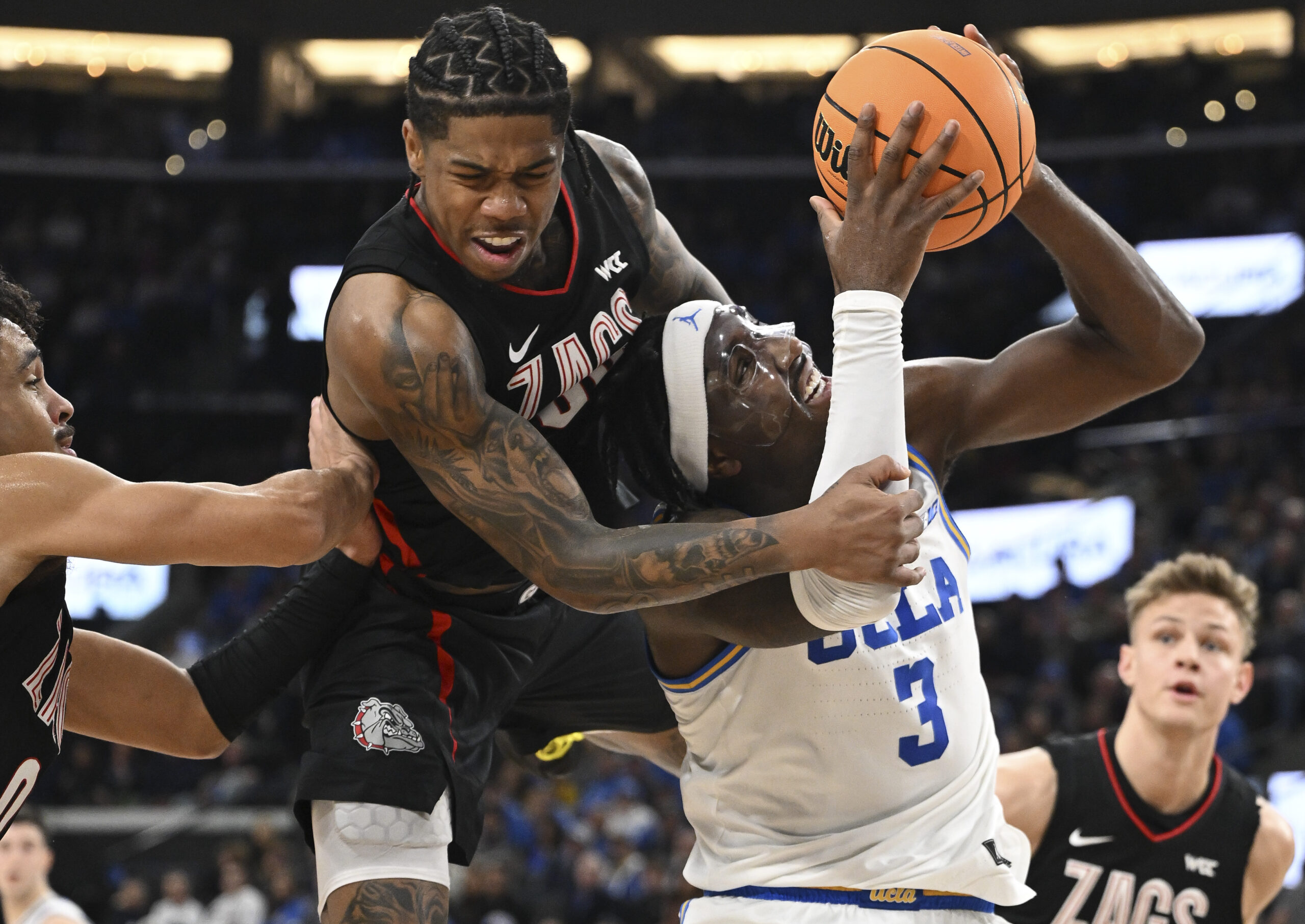 UCLA survives, snaps losing streak to Gonzaga in wild finish