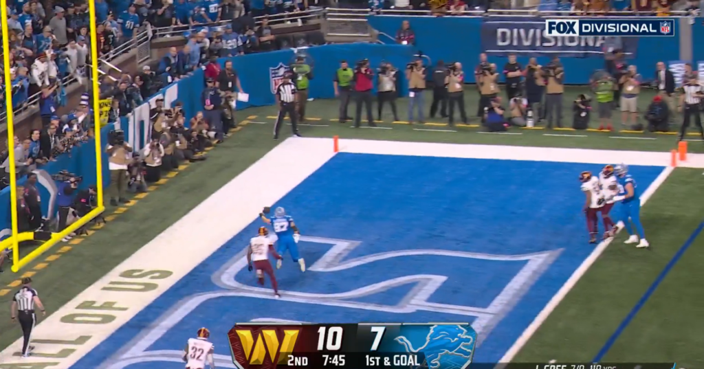 Sam LaPorta makes incredible one-handed TD catch in Lions' playoff action
