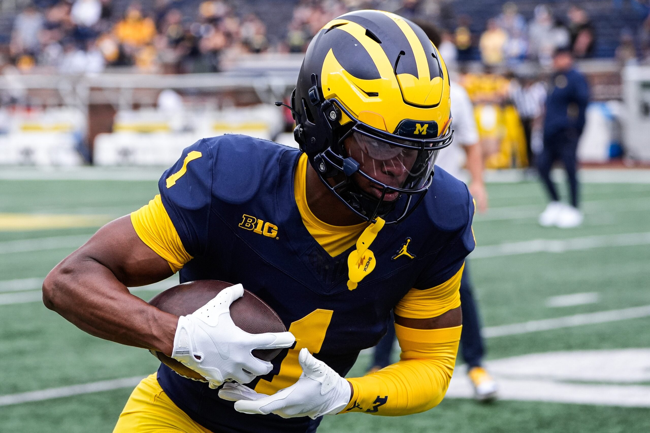 Donaven McCulley pulls off circus catch, leads crucial Michigan ...