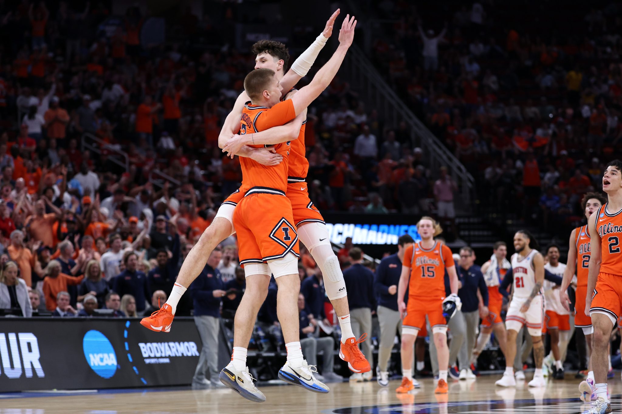 Illinois stuns Houston, sets up Elite 8 showdown with Big Ten rival Iowa