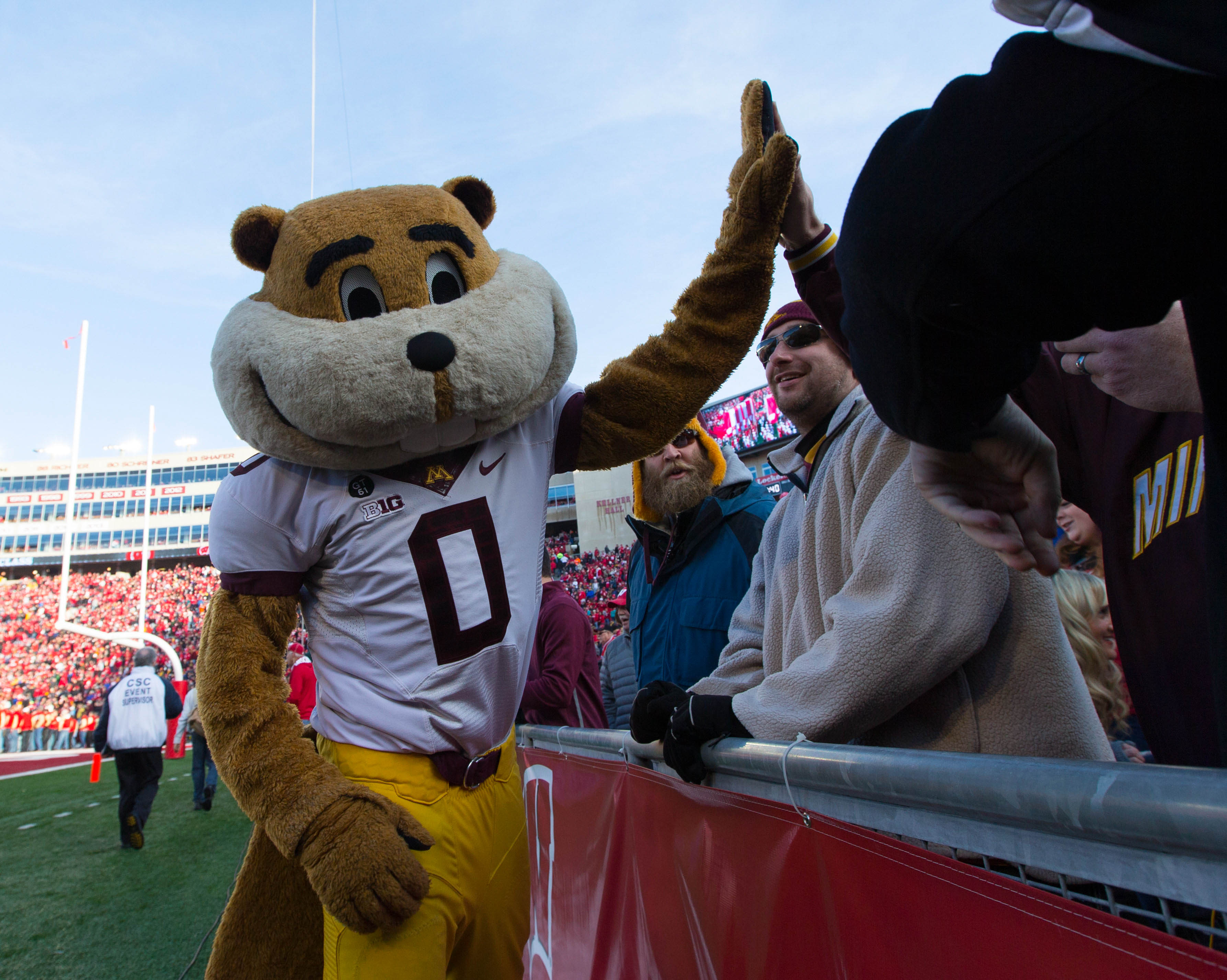 Watch: Goldy the Gopher is a savage